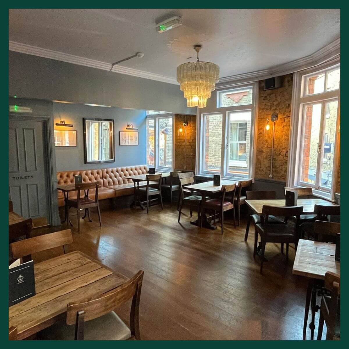 8 Pubs Near Liverpool Street: Savour a Great Pint & Pub Grub